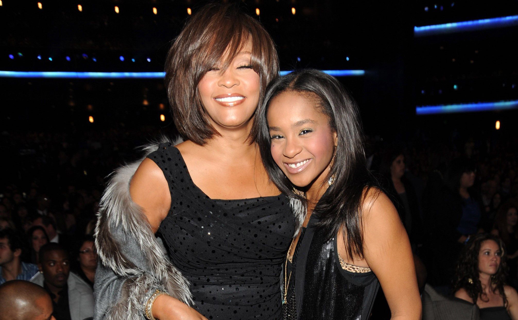 Chwilę przed swoją śmiercią Whitney Houston uratowała córkę. Mogła ...