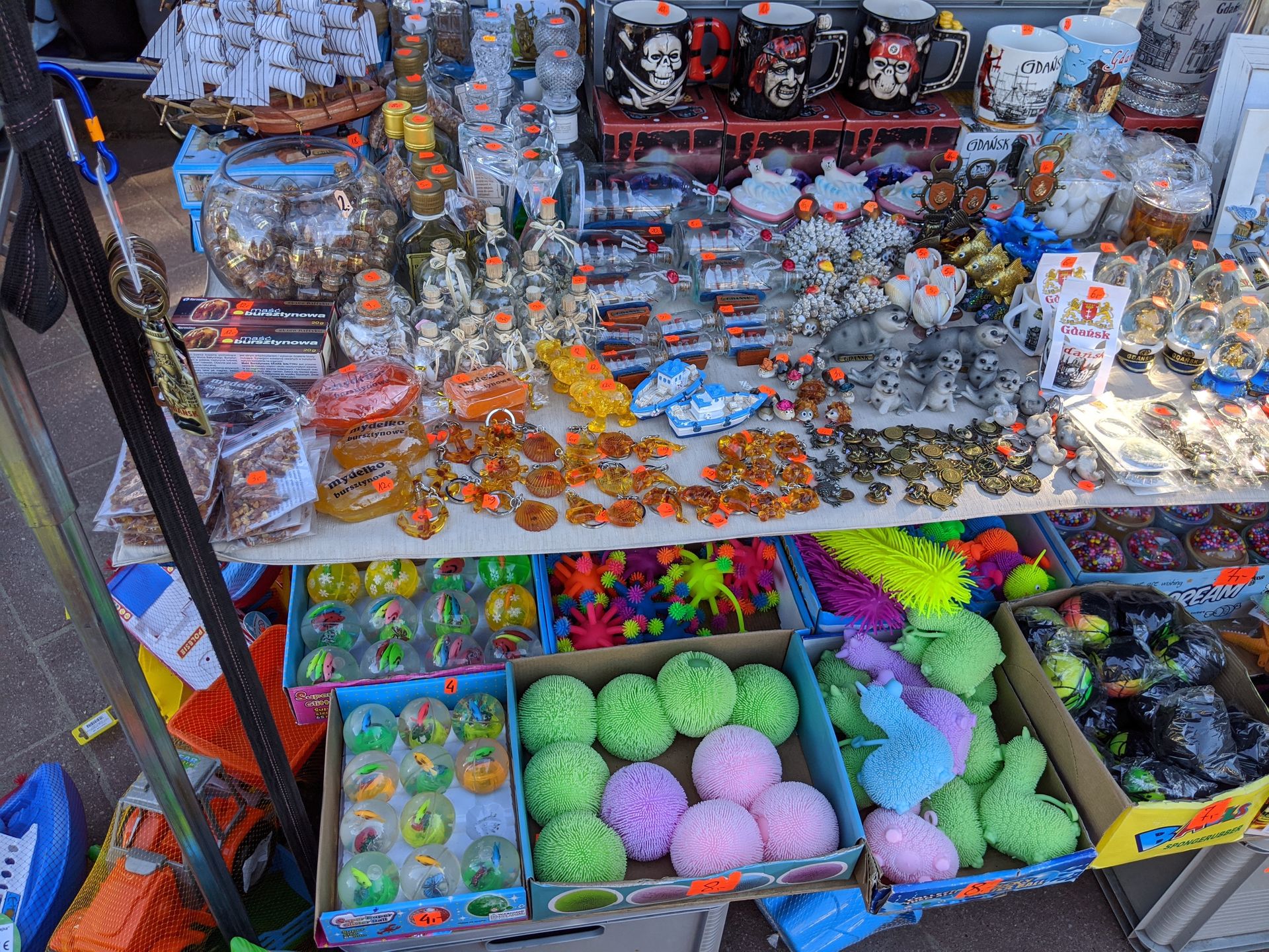 Wakacje 2020. Tandeta made in China, czyli pamiątki znad morza - WP ...