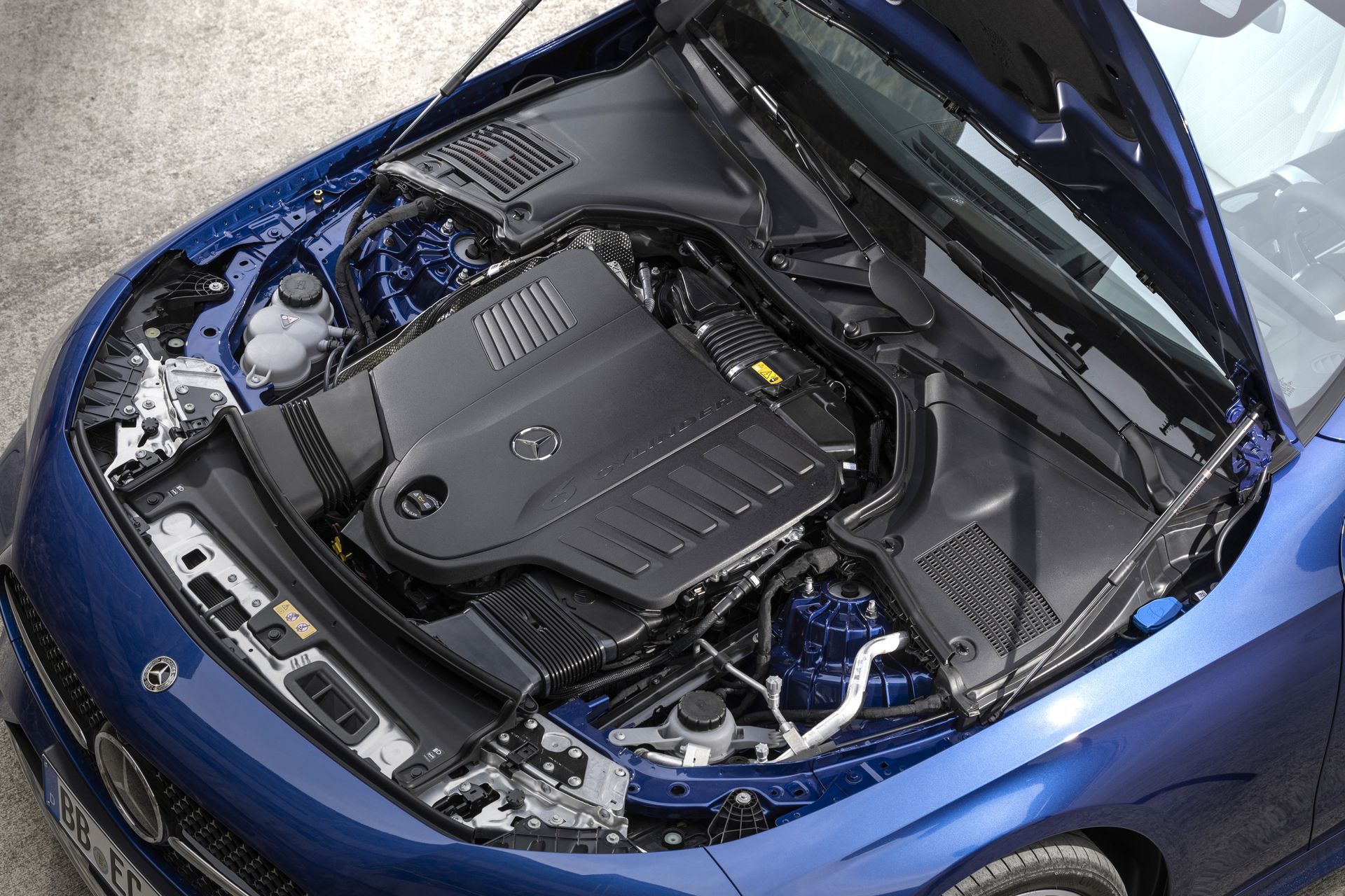 Mercedes coraz mocniej zmienia kierunek. Większe wydatki na silniki ...