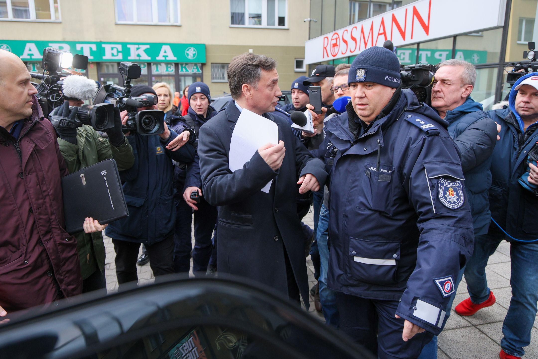 Zamkną Ziobrę w areszcie? Ekspert mówi, co musi się stać