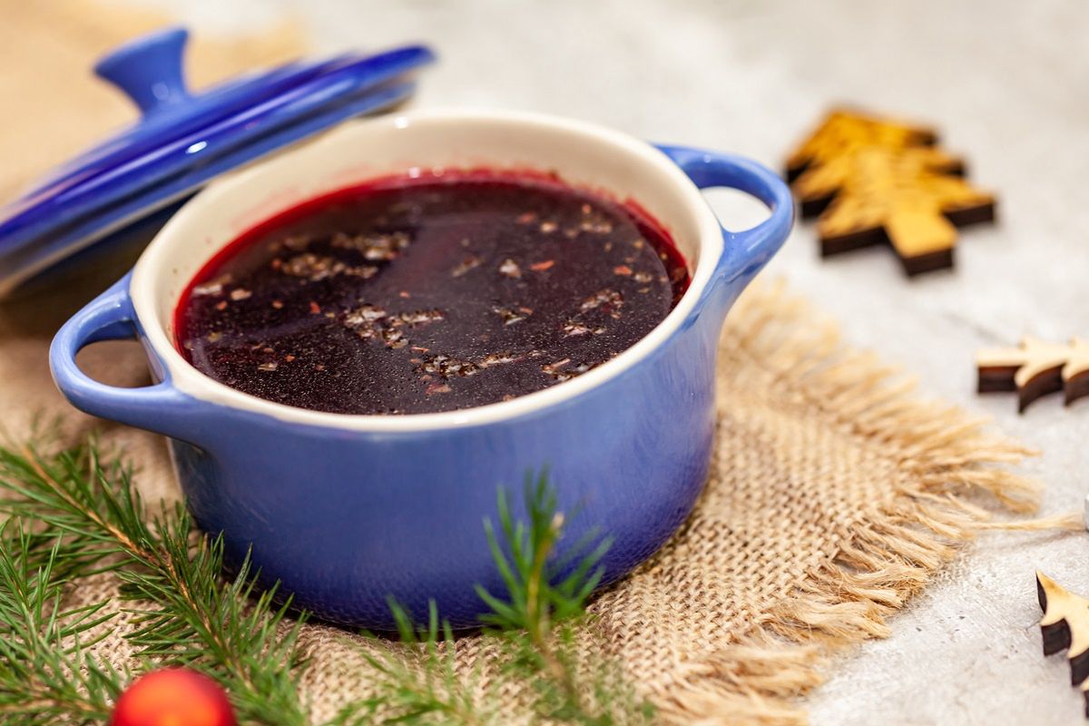 Barszcz stracił kolor lub stał się bury? Wystarczy odrobina, a ...