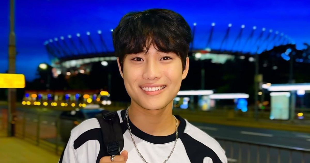 Koreańczyk zaśpiewał znany polski przebój. Jego dziewczyna grała na ...