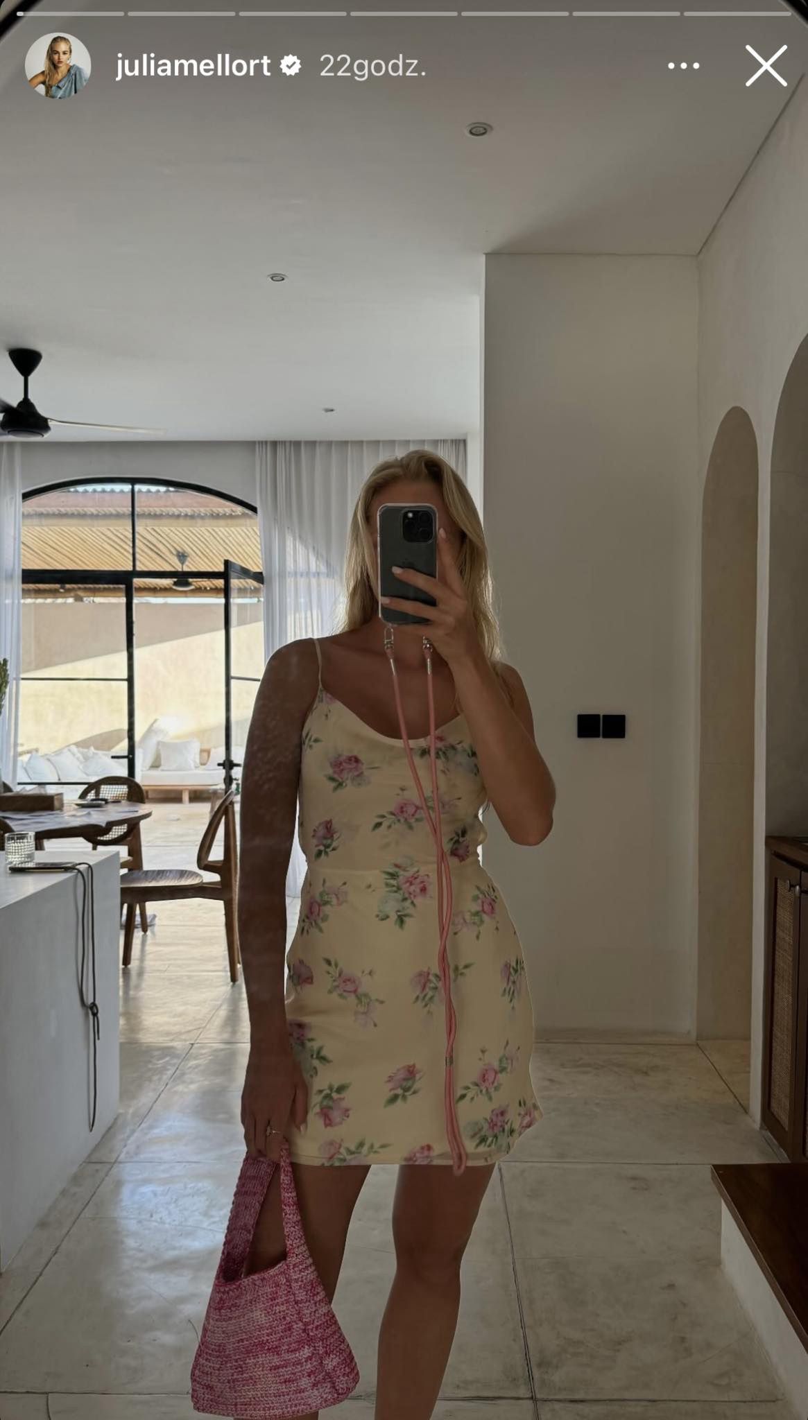 Tychoniewicz bawi się na Bali. Pozuje w mini w kwiatki