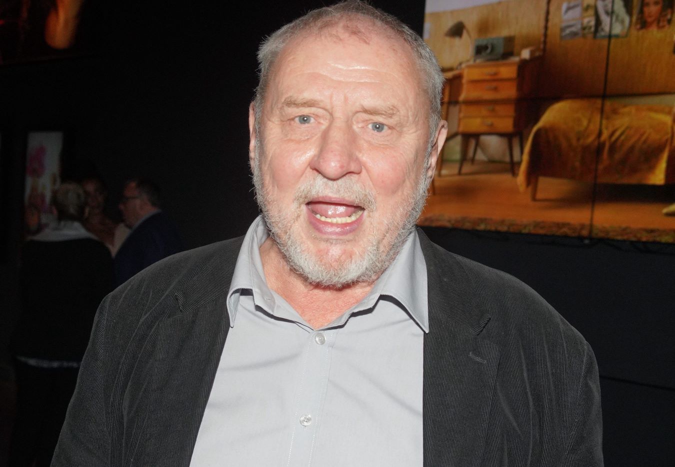 Zmienił się nie do poznania. Grabowski zapuścił włosy i brodę - WP Film