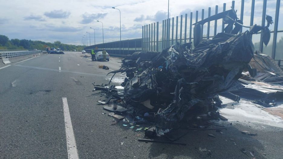 Tragiczny wypadek na A4 w kierunku Katowic. Jedna osoba nie żyje, autostrada zablokowana