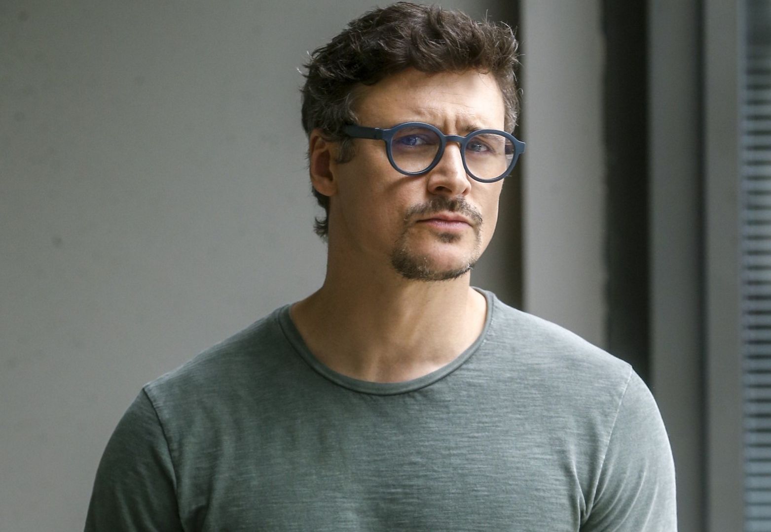 Damięcki pozuje bez koszulki. Pokazał metamorfozę. Zwrócił się też do ...