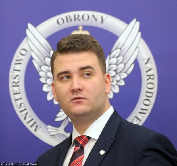 Misiewicz studiuje u Rydzyka... "Najbardziej interesuje mnie ...