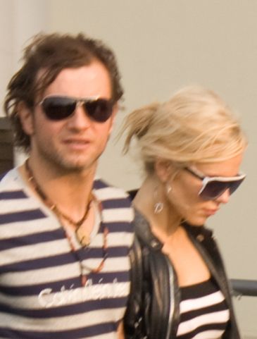 WIOSNA! Doda i Radek na spacerze (FOTO) - Pudelek