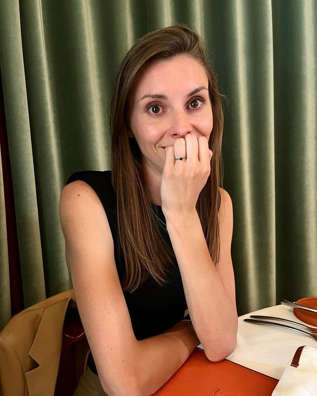 Marta Warchoł i jej ukochana odziane w garnitury WYMIENIAJĄ POCAŁUNKI ...