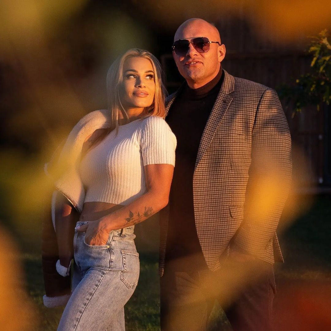 Dominik Abus w sensualnej sesji z partnerką. Iga wygląda zjawiskowo