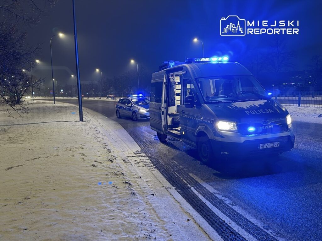 Warszawa: Śmiertelny wypadek w Wilanowie. Auto uderzyło bokiem w słup ...