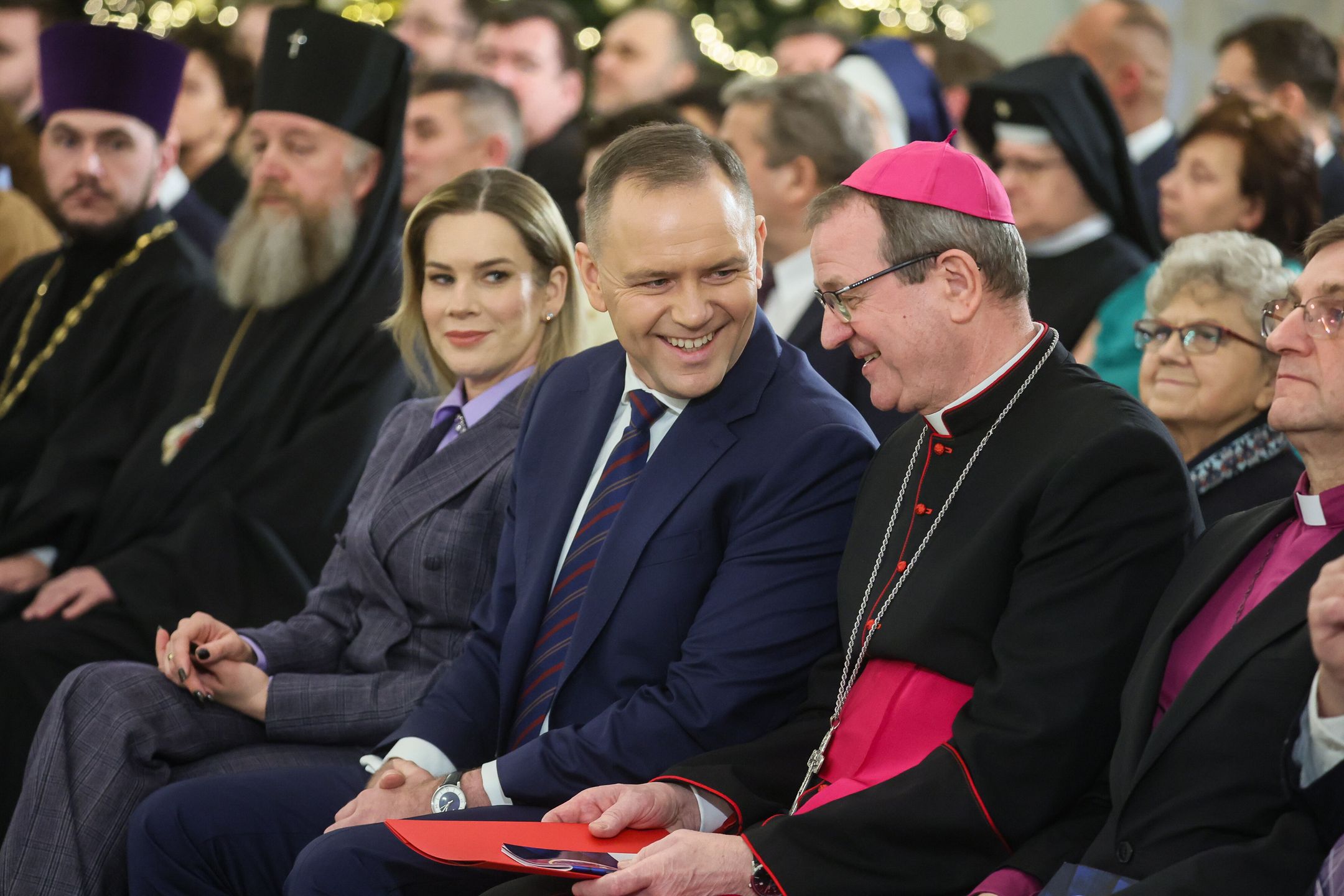 W takim stroju przyszła na spotkanie. "Fason spodni jest blisko ciała"