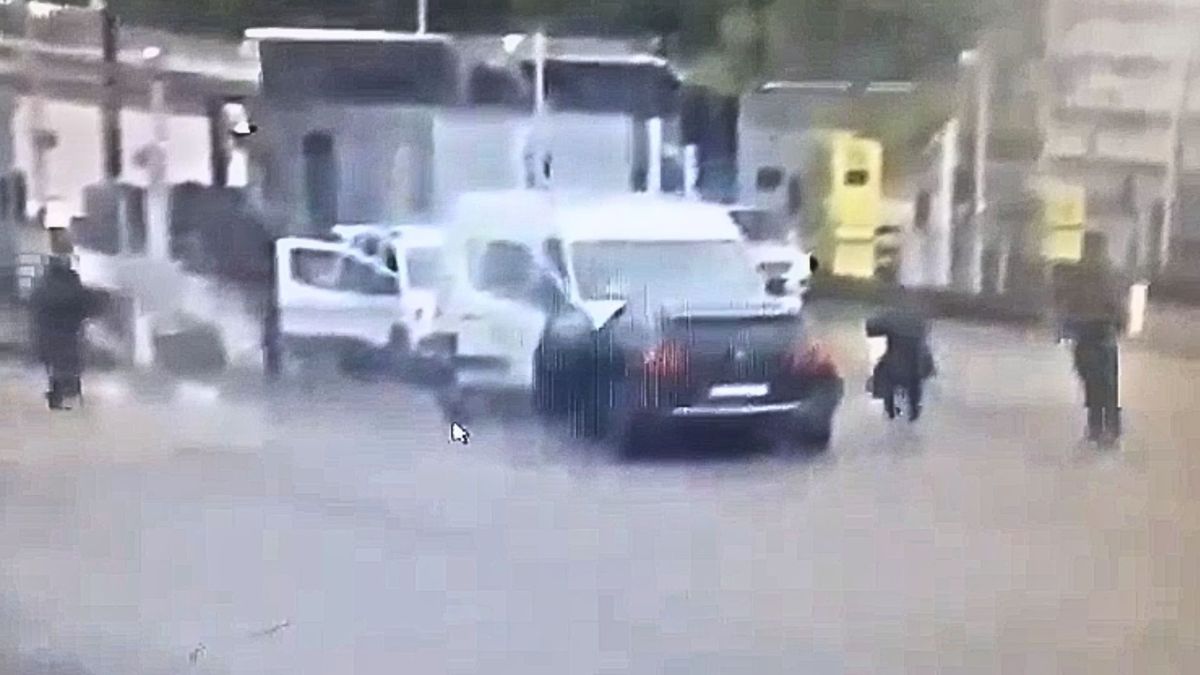 Krwawy atak we Francji. Moment zasadzki na więzienny konwój - WP Wiadomości