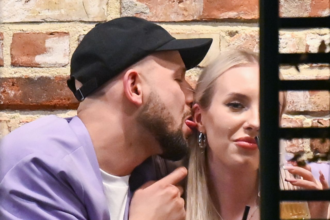 Maciej Pela przyłapany na czułościach z celebrytką. Teraz PRZERWAŁ ...