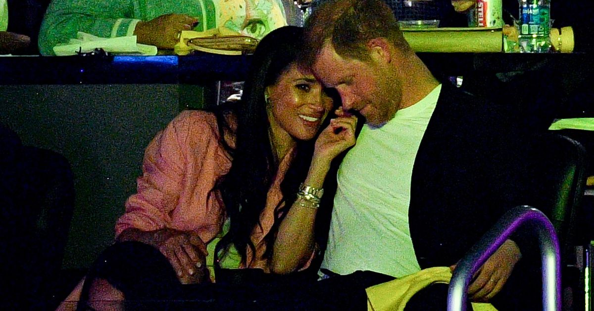 Kamera wyłapała ich na meczu. Wiadomo, co Meghan wyszeptała do ucha ... Kamera wyłapała ich na meczu. Wiadomo, co Meghan wyszeptała do ucha ...