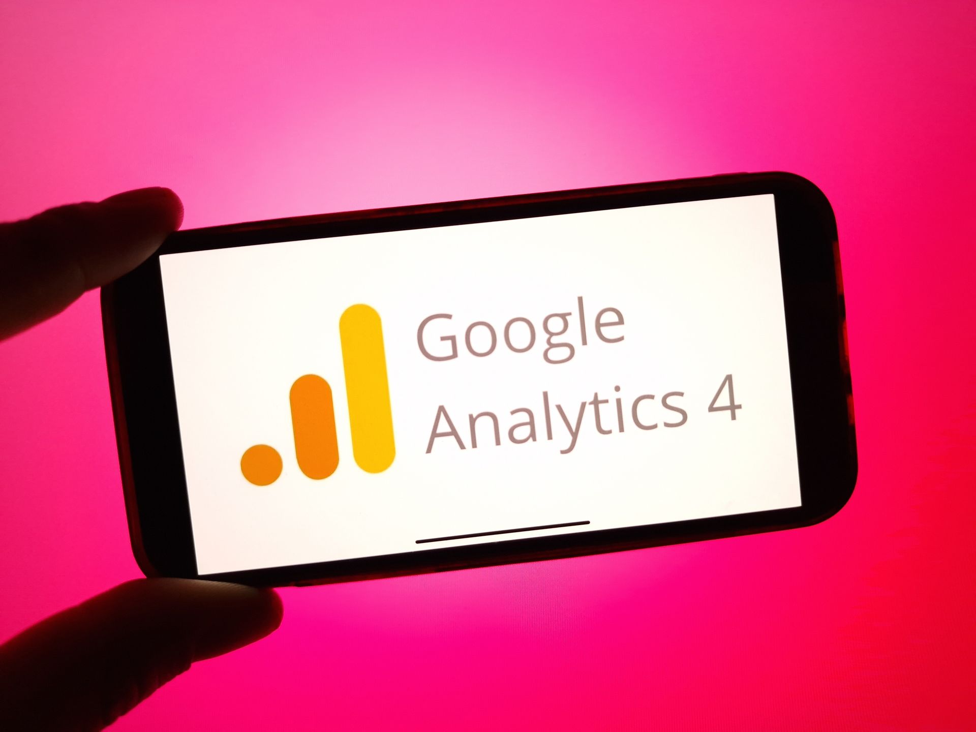 Google Analytics pokaże, jak duży ruch pochodzi z platform AI