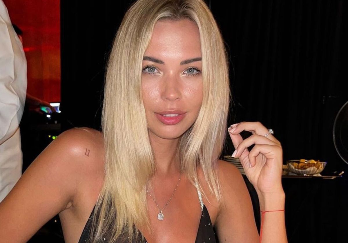 Włożyła ultrakrótkie spodenki. Spójrzcie też na buty, pasują? - WP Kobieta