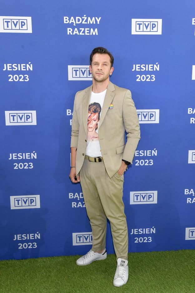 Rzadki widok na ramówce TVP. Aktor wspiera LGBT! - Pudelek