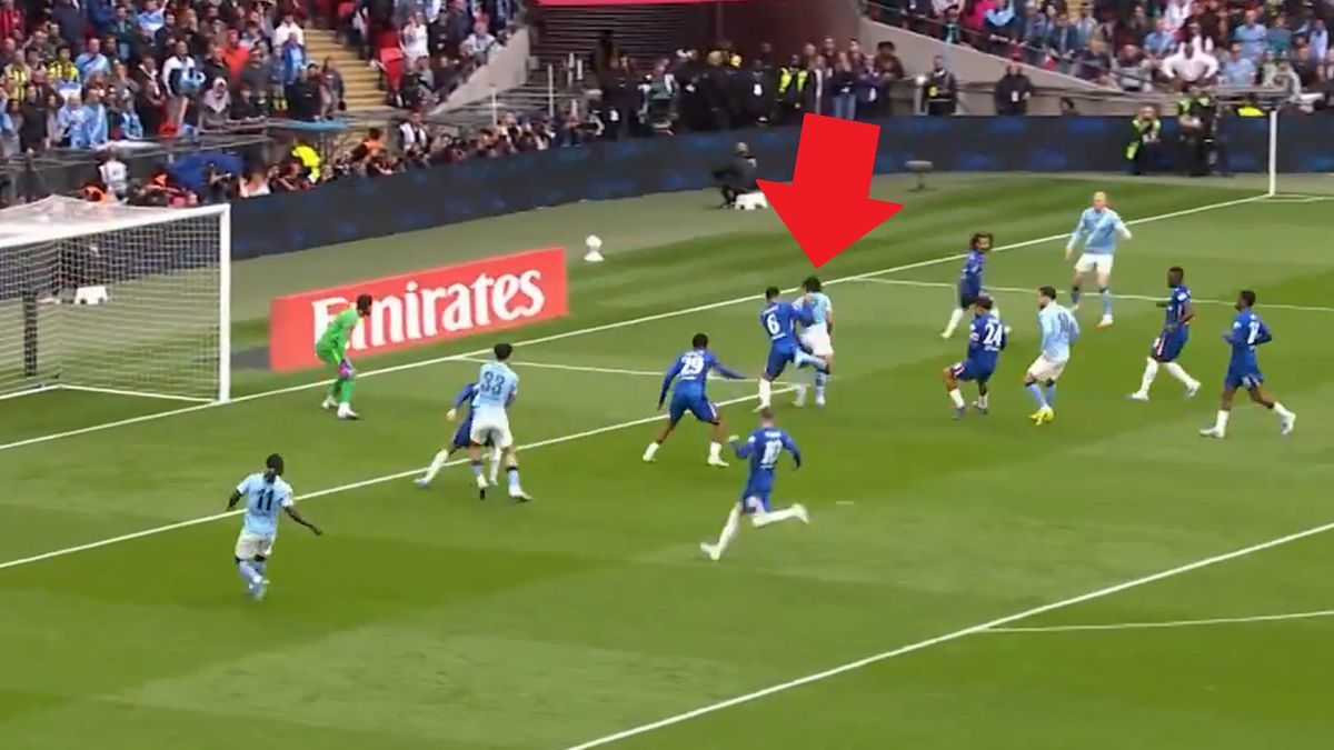 Coś spektakularnego. Ten gol rozstrzygnął finał Pucharu Anglii [WIDEO]
