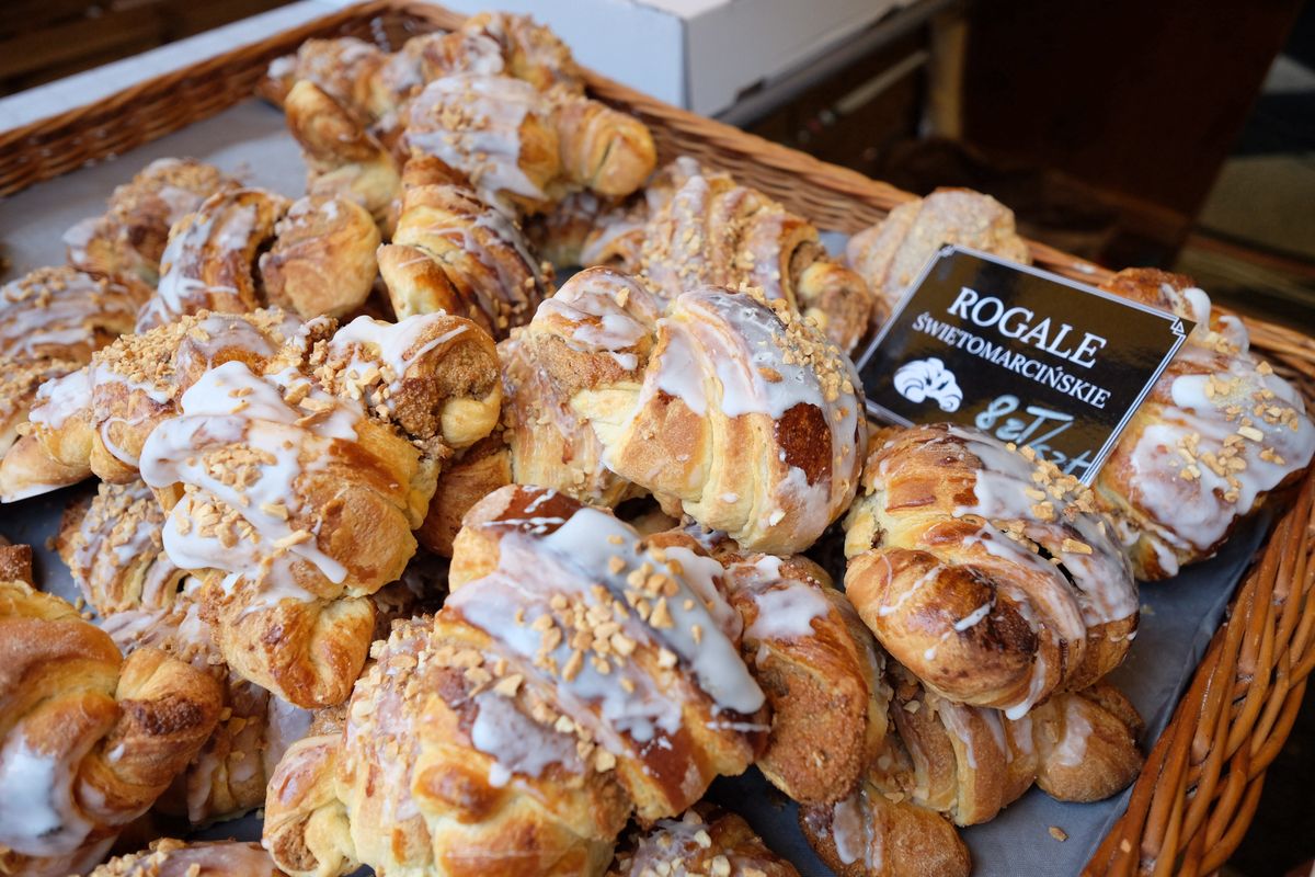Poznań. Mniejsza produkcja rogali świętomarcińskich - WP Wiadomości