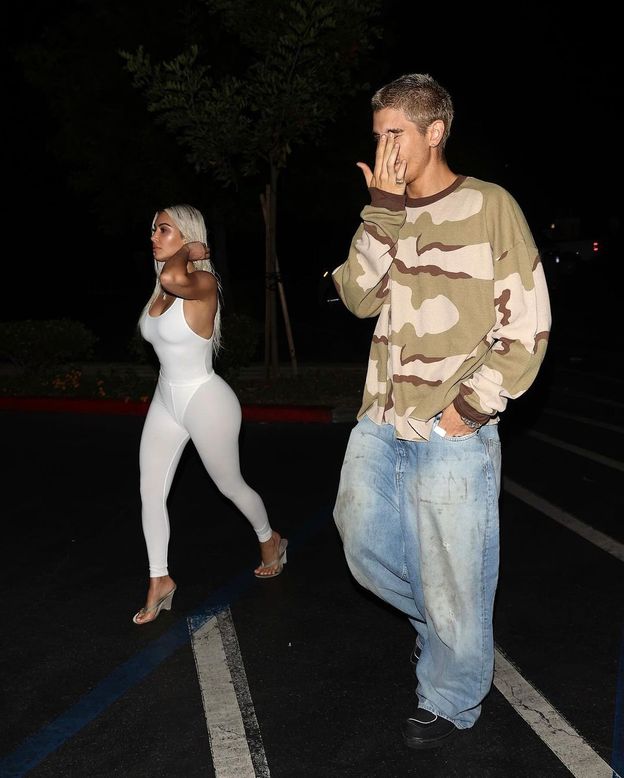 Kardashian jak Censori? Fani oskarżają ją o kopiowanie stylu żony Westa ... Kardashian jak Censori? Fani oskarżają ją o kopiowanie stylu żony Westa ...