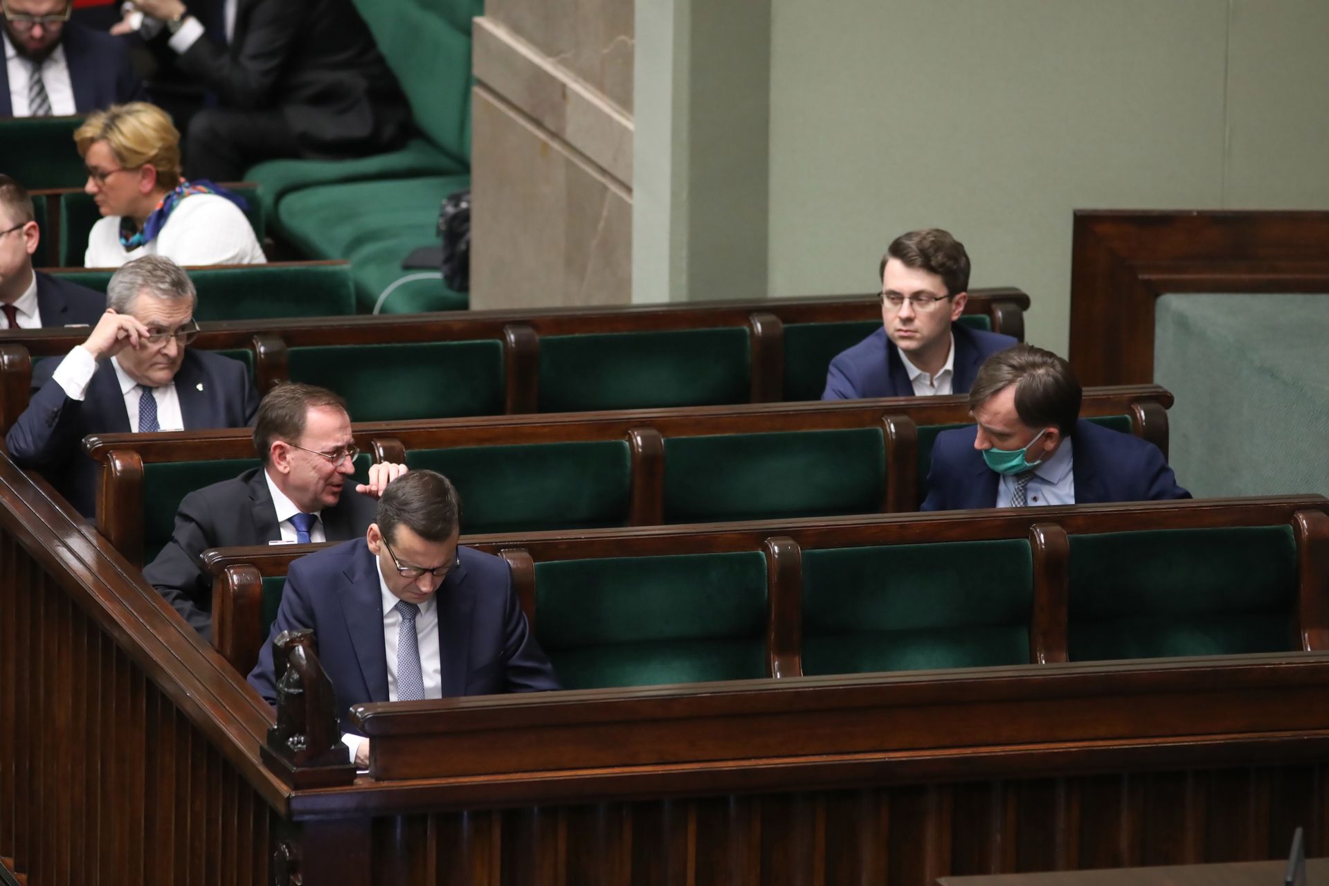 Poseł mówi, o co toczy się wojna Ziobry z Morawieckim