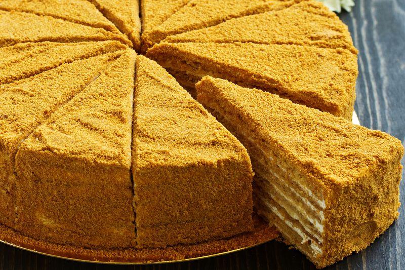 Ciasto Marcinek jest puszyste jak chmurka i słodkie jak marzenie. Każdy ...