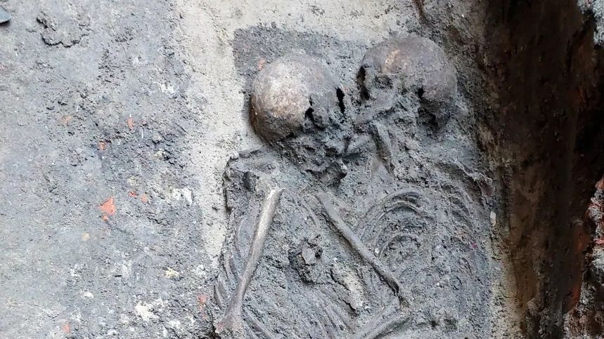 Pierwszy taki grób w Polsce. DNA ujawniło kim były zmarłe
