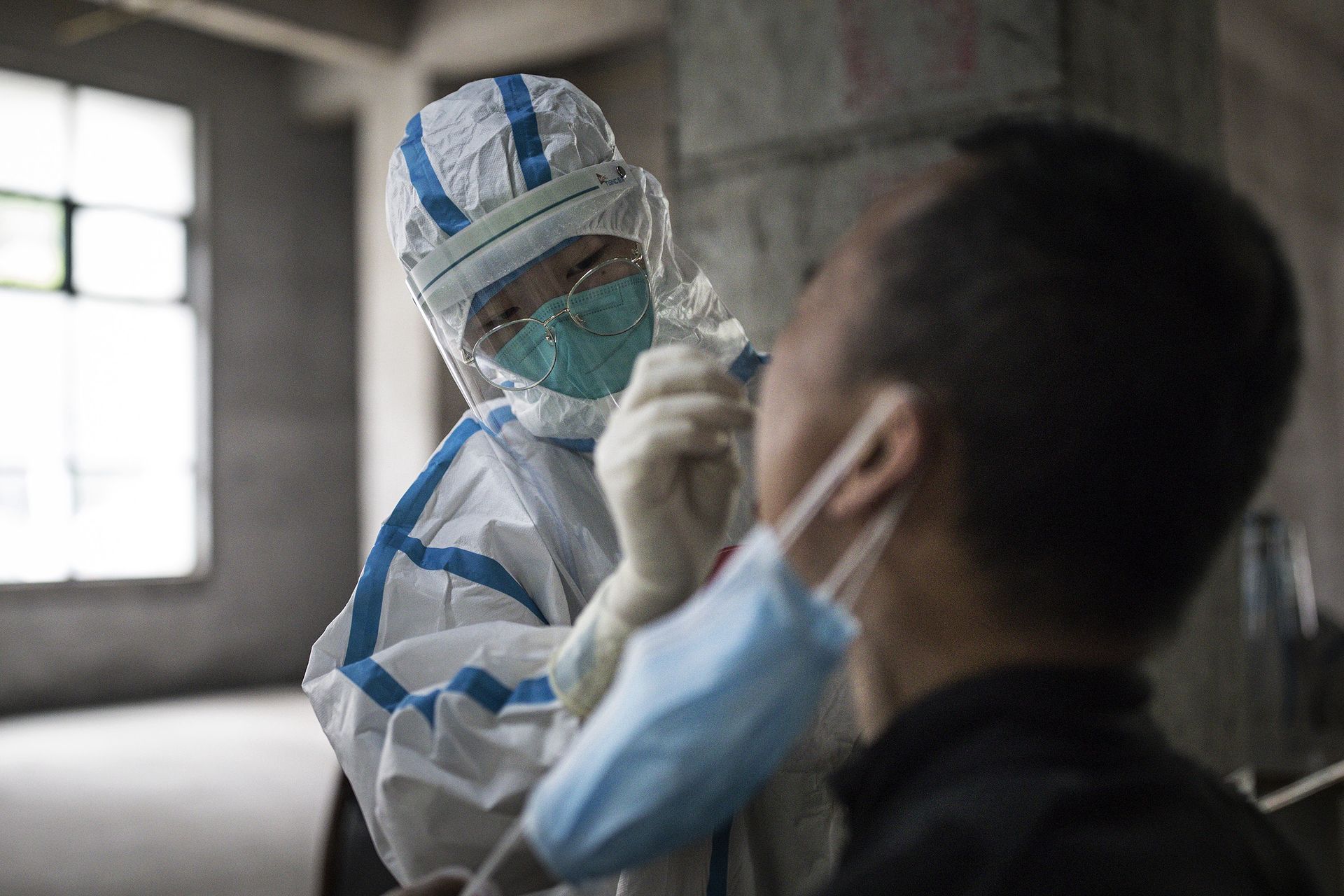 Bunt w Wuhan. Ludzie są przerażeni. Mówią o "cichych infekcjach"