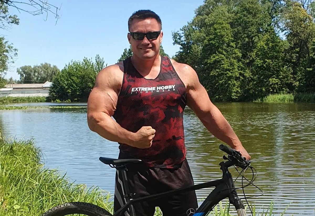 Gwiazdor Gogglebox TTV naprężył bicepsy, ale to nie one przykuwają ...