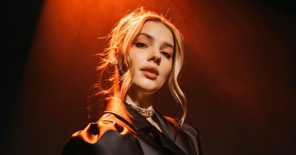 Pogo na koncercie Julii Żugaj. Influencerka w szoku - Vibez