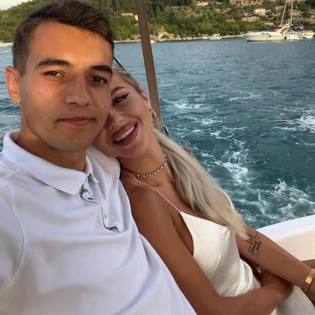 Żona Kiwiora to prawdziwa piękność. Claudia prezentuje odważne ruchy - Pudelek