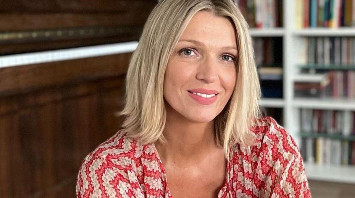 Włożyła modne buty. Magda Mołek nosi je do swetra - WP Kobieta