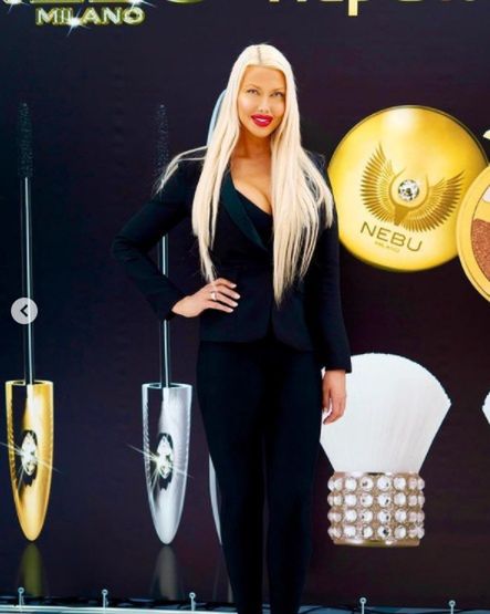 Dawno niewidziana Isis Gee i jej bujny biust motywują fanów na ...