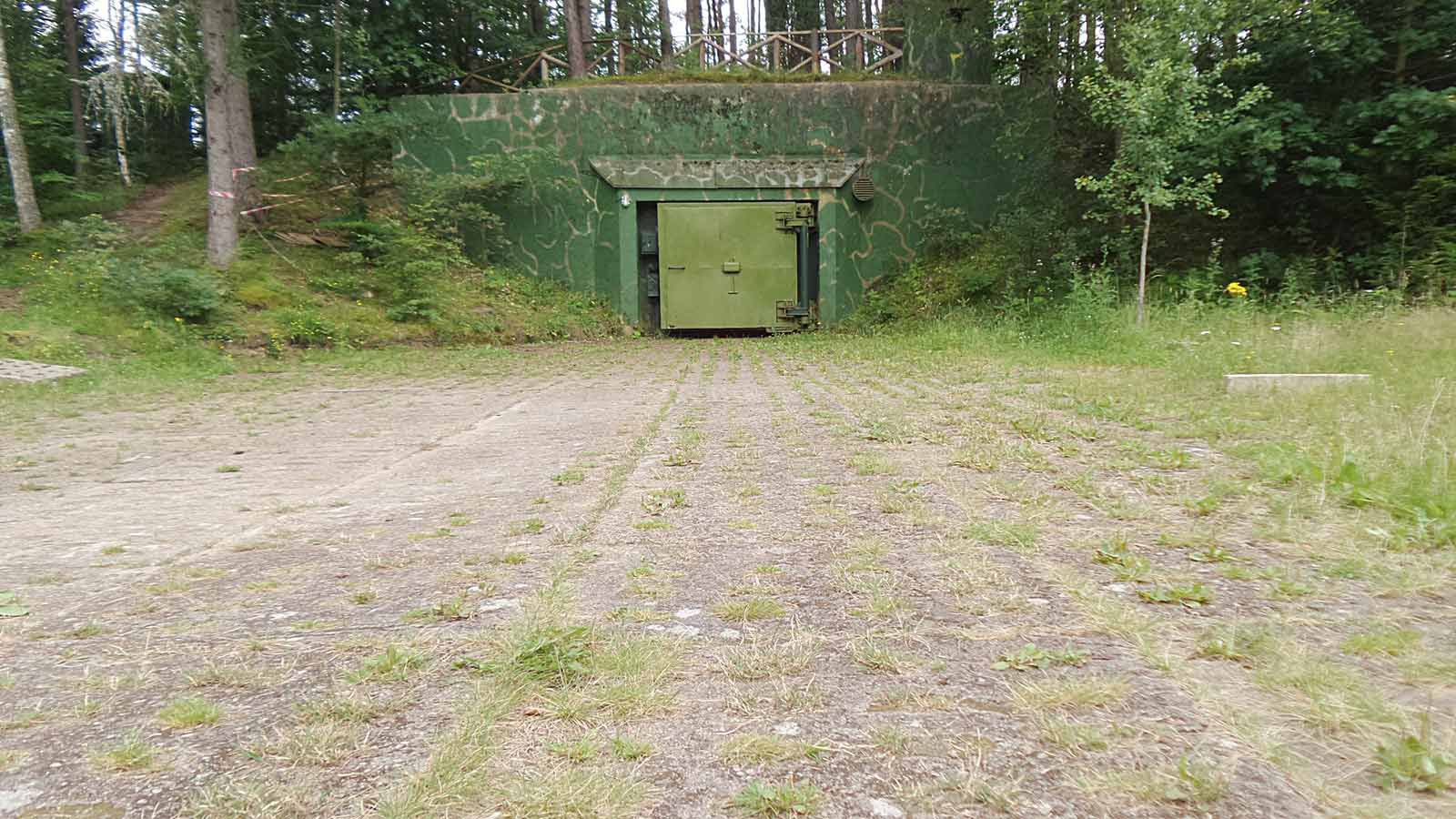 Podborsko 3001: zobacz postsowiecki magazyn amunicji atomowej - WP ...