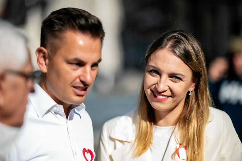 Przejrzeli listę wydatków małżeństwa polityków. Oto co kupili do biur - Money.pl