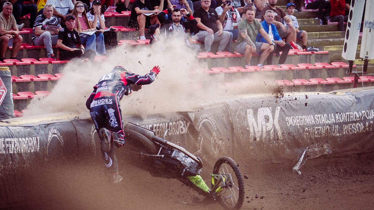 Szalony pomysł! Woda jako kotwica dla dmuchanej bandy