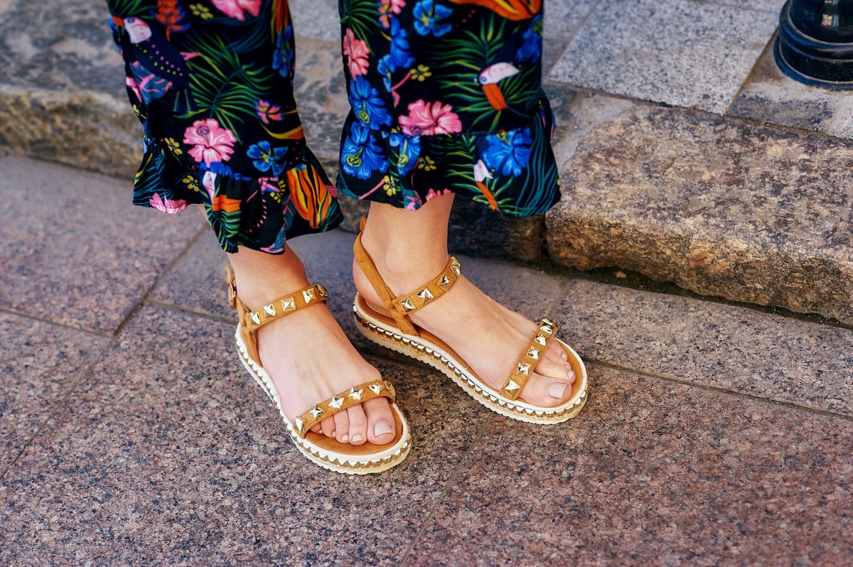 Najmodniejsze buty na lato w atrakcyjnych cenach. Jakie modele warto ...