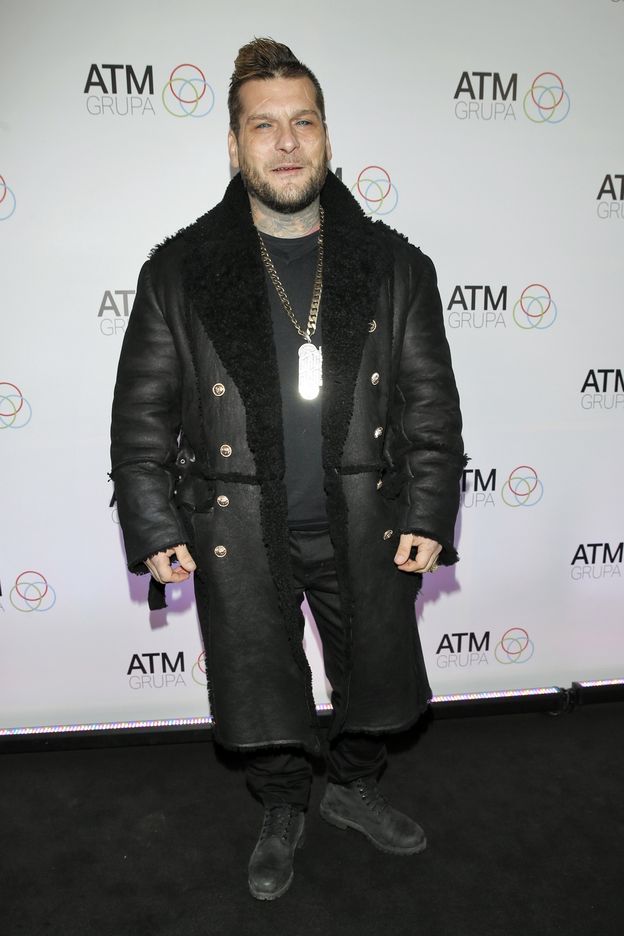 Popek przyznał się do ZDRADY! Twierdzi, że jest NĘKANY przez byłą ...