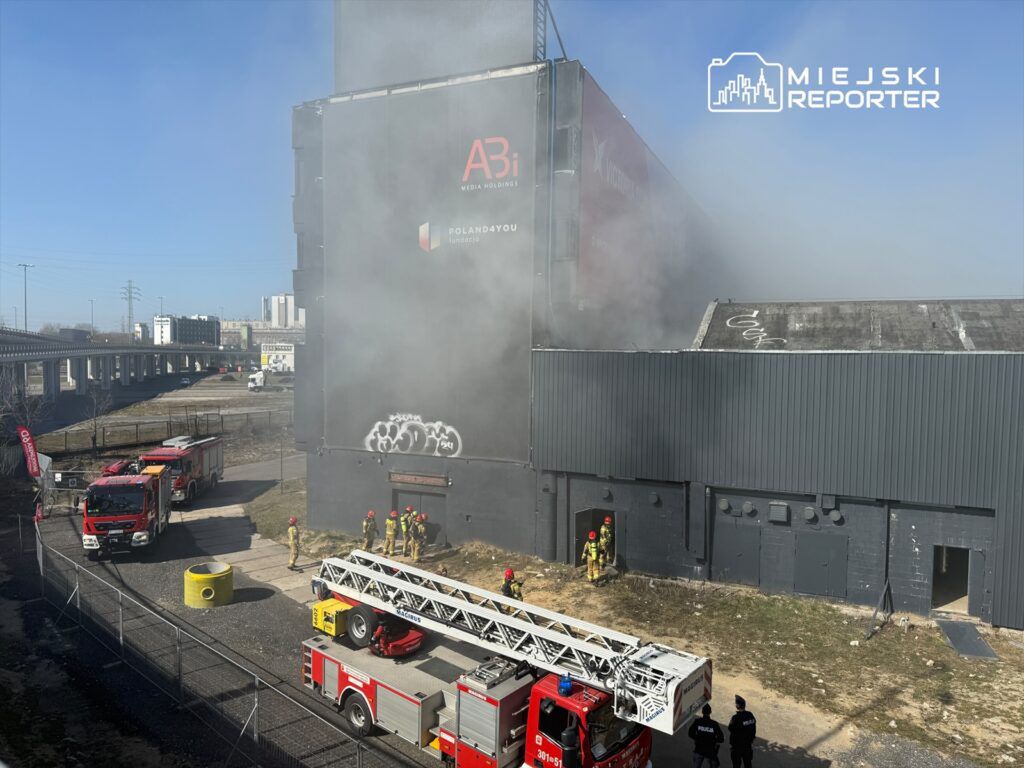 Warszawa: Pożar na terenie centrum handlowego Modlińska 6D.