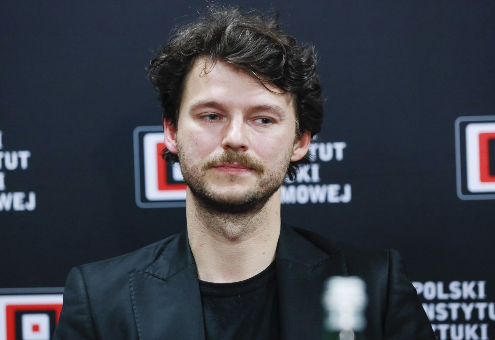 Mateusz Kościukiewicz o zarobkach polskich aktorów. "Ludzie nie mają pojęcia" - WP Film