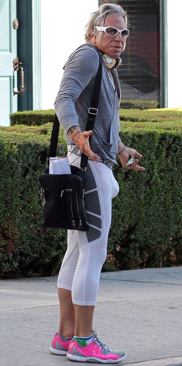 Mickey Rourke w BARDZO obcisłych legginsach... (ZDJĘCIA) - Pudelek