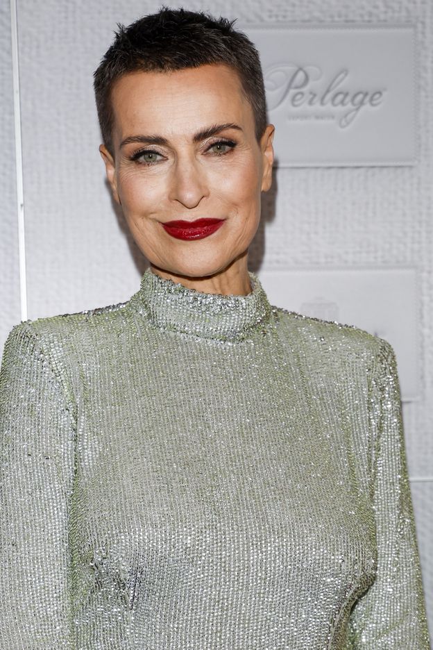 62-letnia Danuta Stenka pozuje na ściance. Co za figura - Pudelek