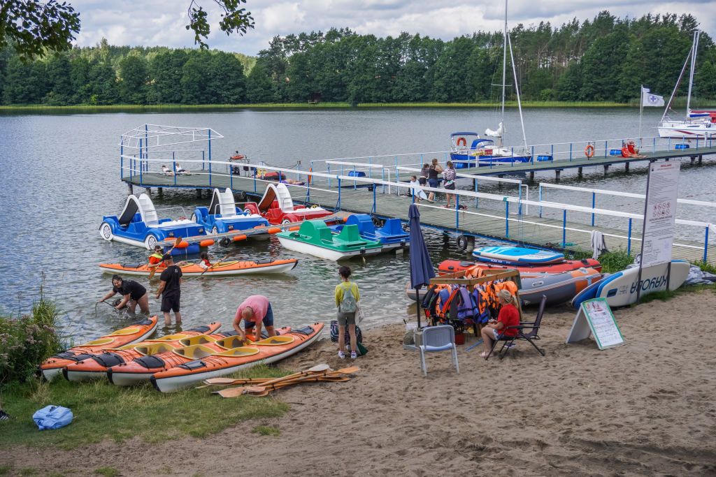 Czerwone flagi nad kolejnymi kąpieliskami. GIS przestrzega