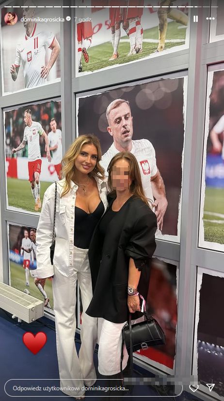 Grosicka postawiła na głęboki dekolt. Tak wspierała męża - Pudelek