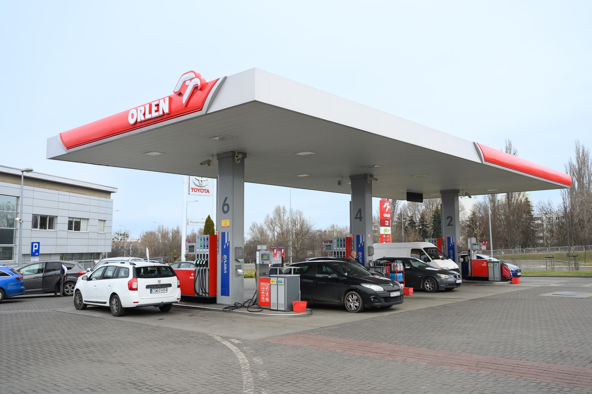 Orlen obniża ceny paliw na wakacje. Konkurenci również. Oto szczegóły