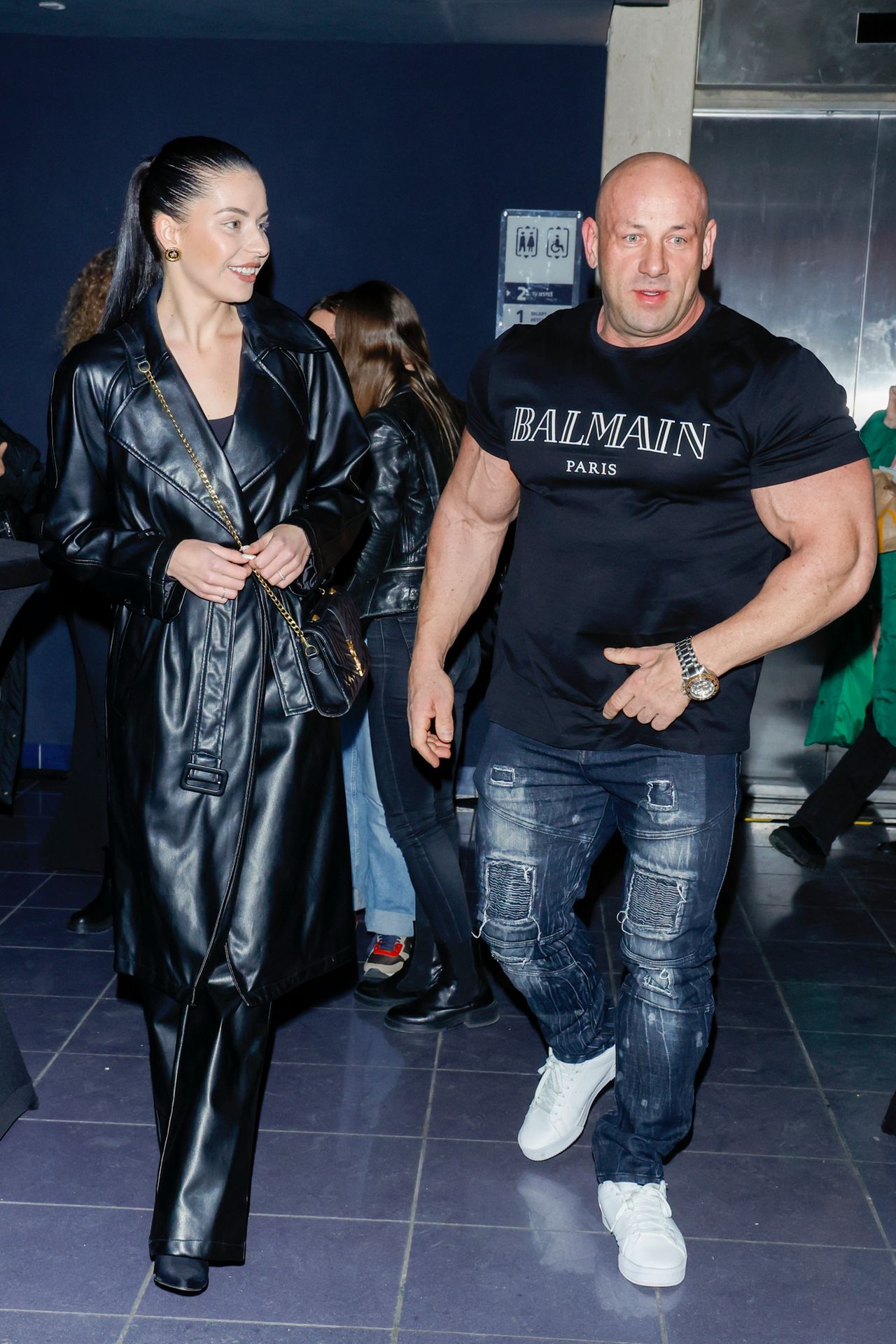 Robert Burneika zabrał żonę na salony. Młodsza o 16 lat Kaja imponuje urodą