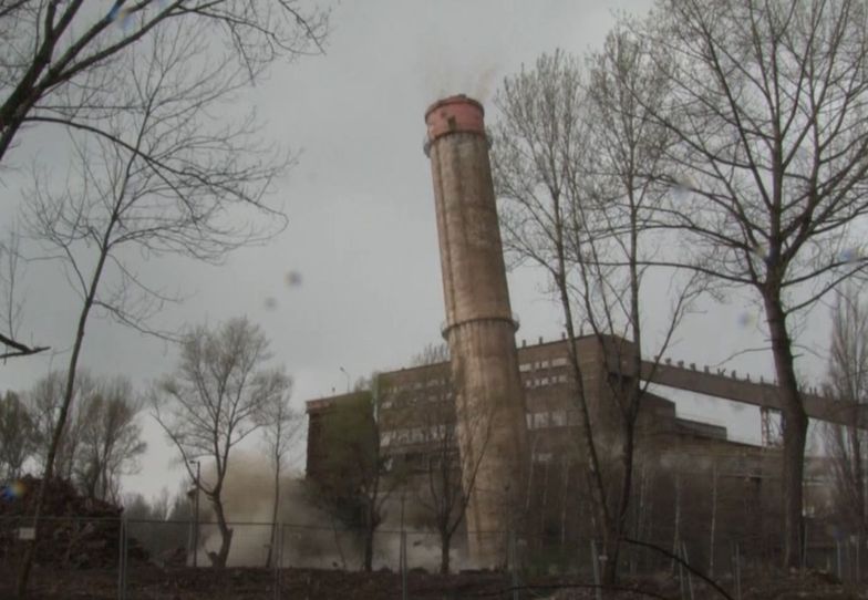 "Gruba Berta" zniknęła z krajobrazu Nowej Huty. Kolos wysadzony w ...