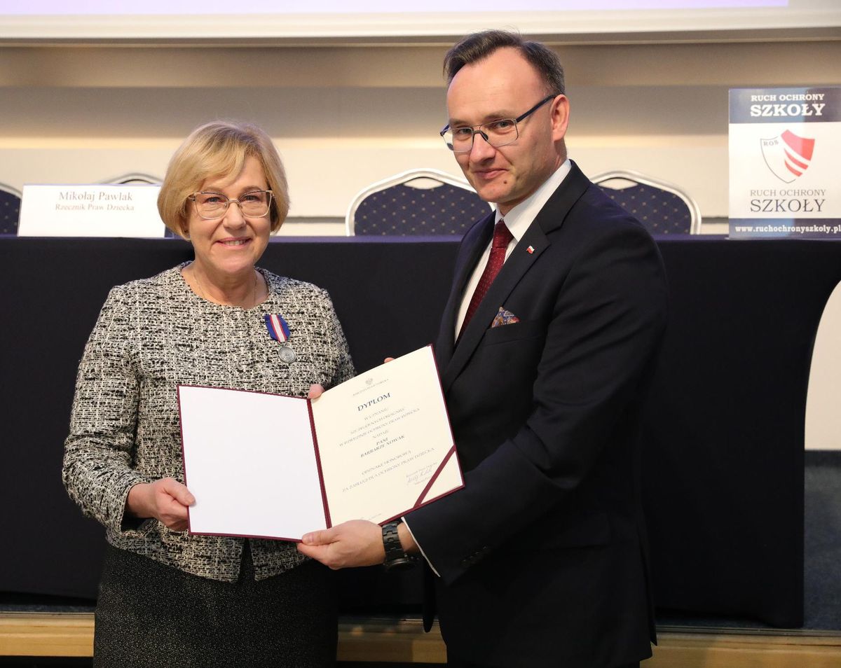 Odznaczenie dla kontrowersyjnej kurator. Zdumiewająca decyzja - WP Wiadomości