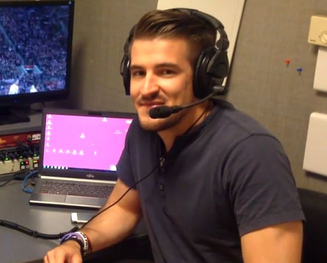 Komentator e-sportu Piotr „izak” Skowyrski sprawozdawcą z meczu ...